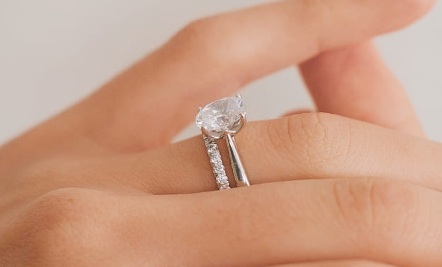 Ringe: An welchem Finger bedeuten sie was? | Diamonds Factory